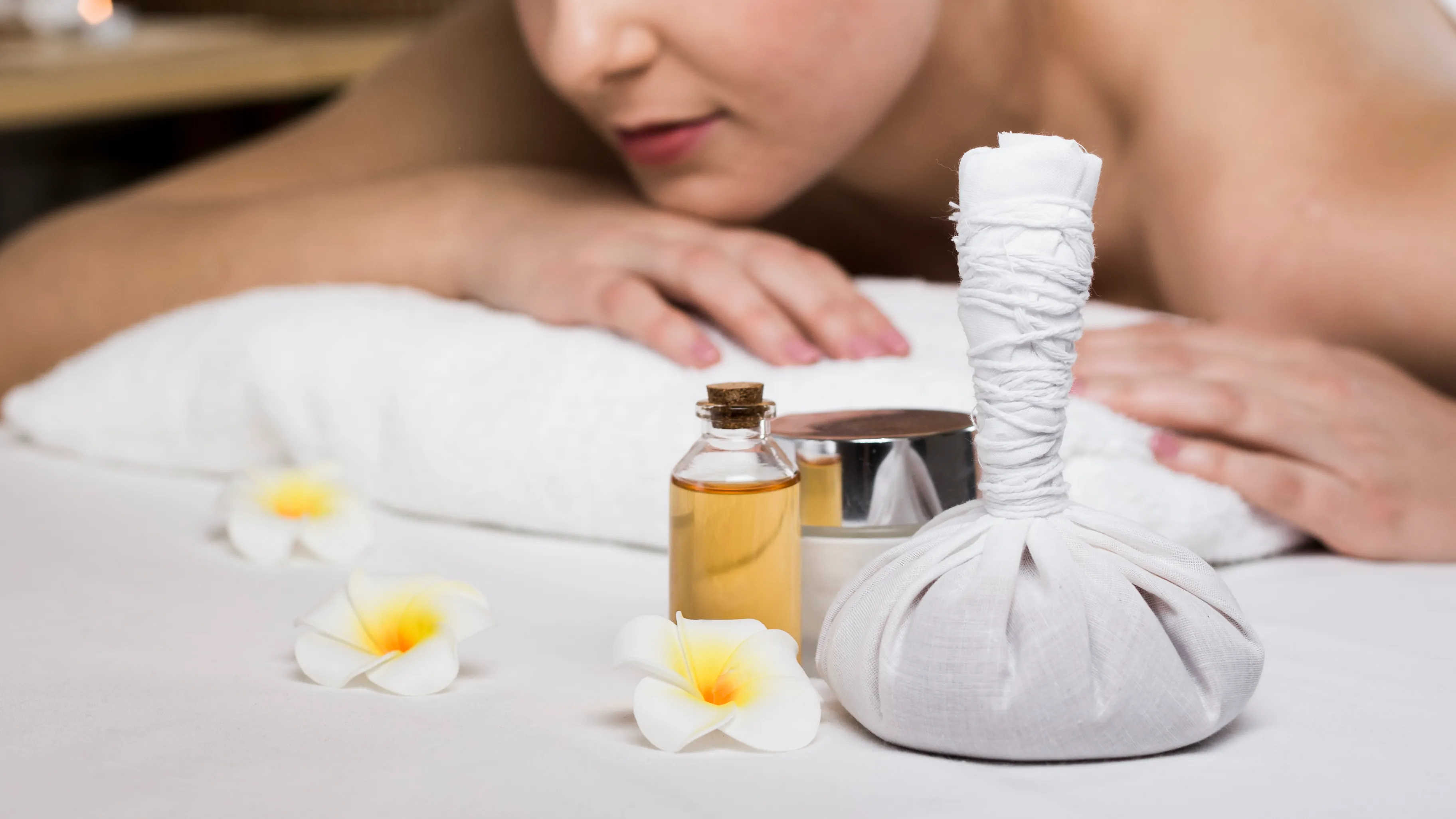 Aromatherapy Guide UAE: Benefits, Techniques & Tips for Beginners ...